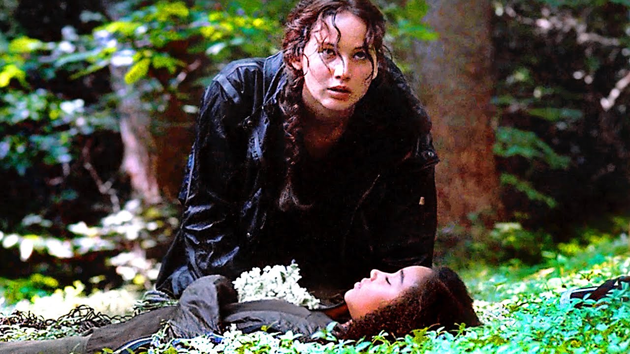 The death of Rue | The Hunger Games | CLIP - YouTube