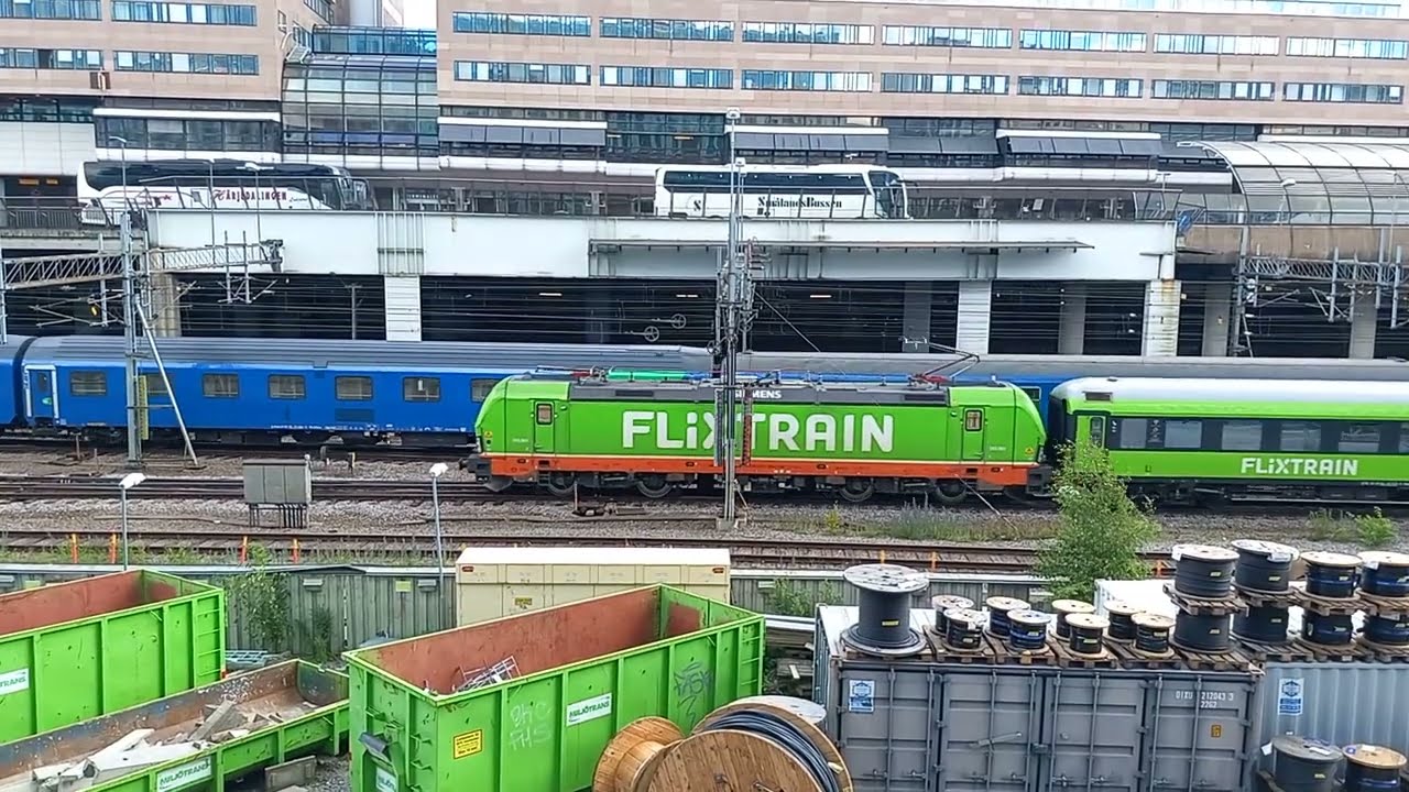 230627 Stockholm Central Mälartåg ER1, SJ X40, SJ Berlin nattåg ...