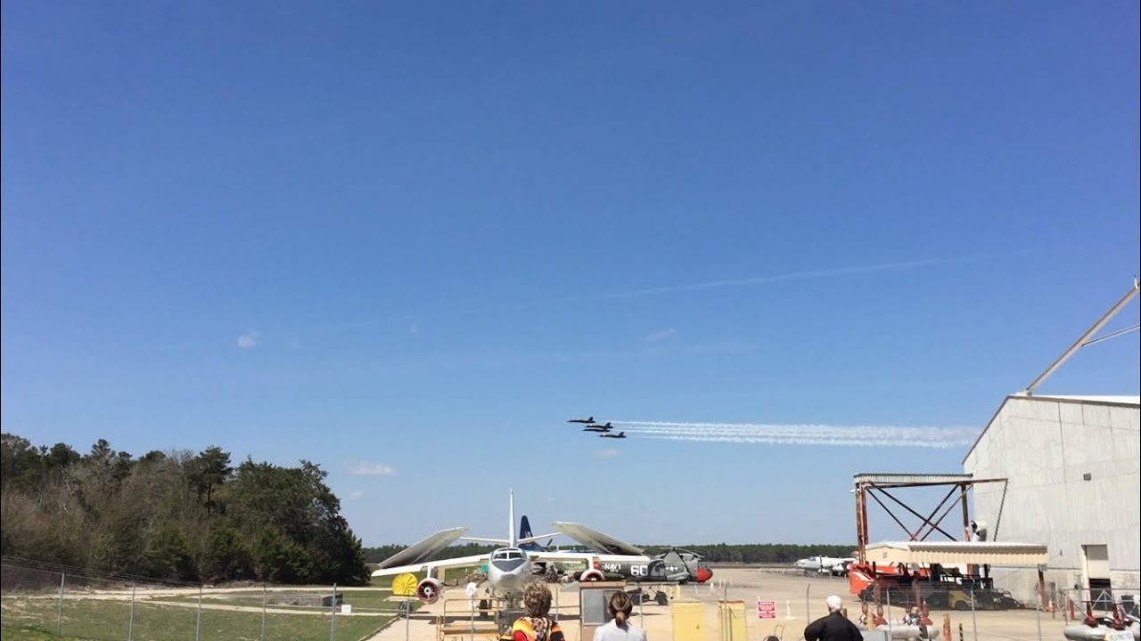 Blue Angels Circle And Arrival Pensacola NAS 2018 - YouTube