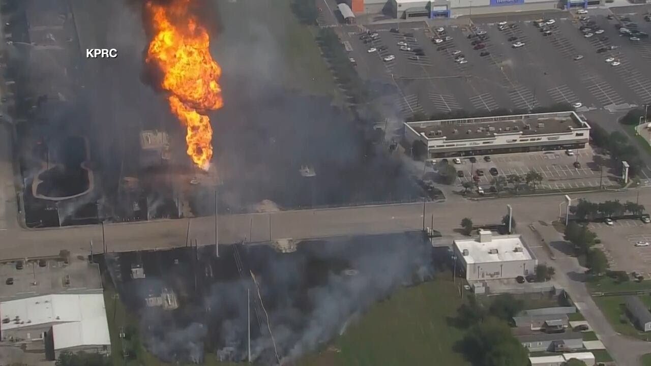 Pipeline explosion sparks fire, evacuations in La Porte, Texas - YouTube