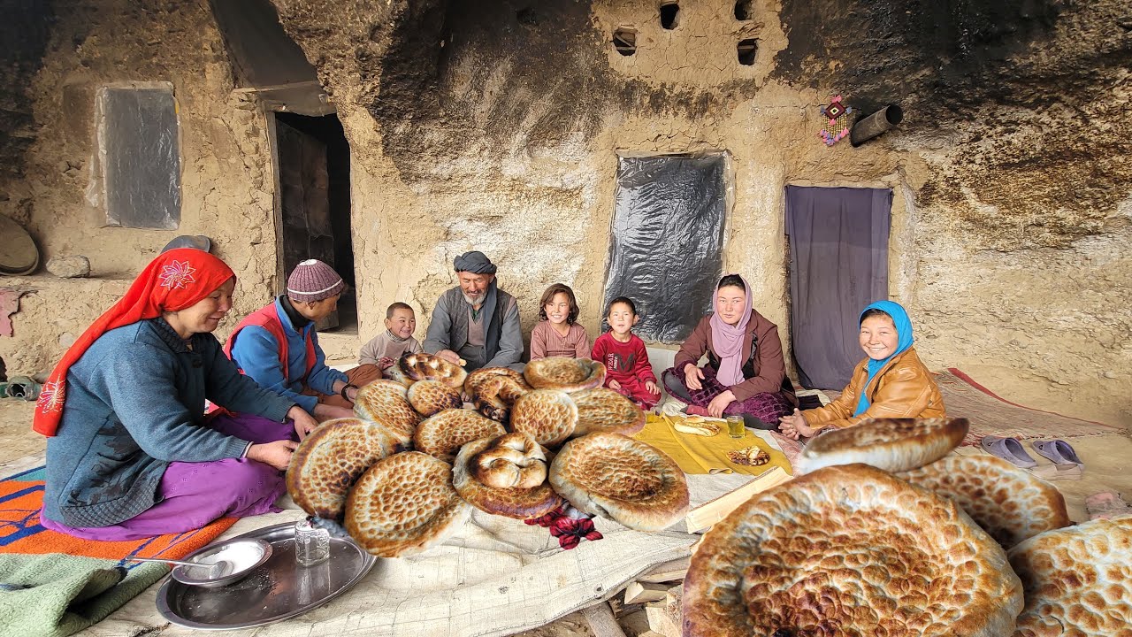 Afghan Village Family Baking Traditional Bread: Life in a Cave ...