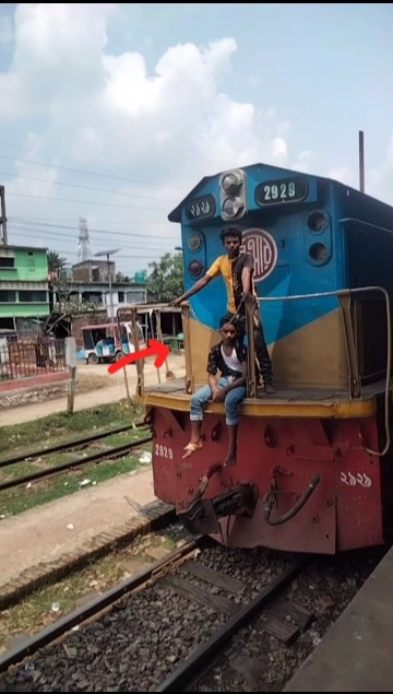 এরা এখানে বসে যাওয়ার কারণ বাতাস খাবে আর প্রকৃতি দেখবে #shortvideo # ...