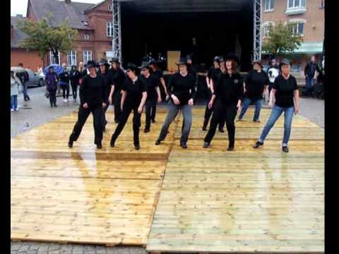 SPLISH SPLASH LineDance - YouTube