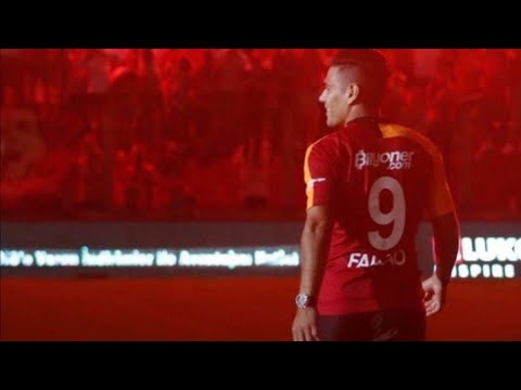 Radamel Falcao Coşkulu İmza Töreni | 25.000 Müthiş Taraftar Önünde Üçlü Çektirdi