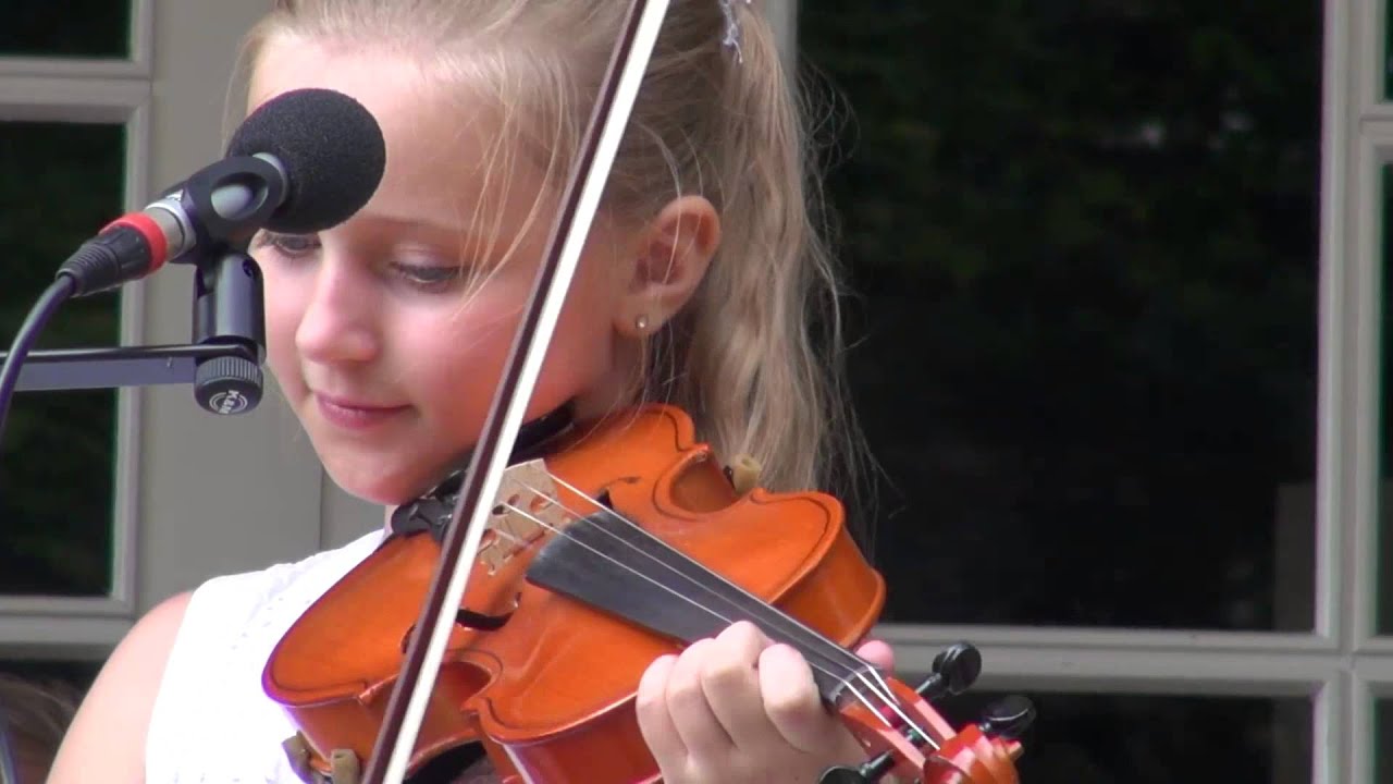 VIRU FOLK 2013 ANNABEL & HENNO TUULEVIIUL Sipelga polka - YouTube