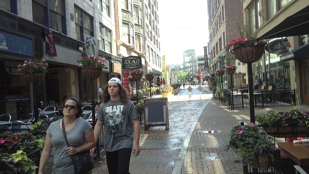 Walking through East 4th Street Bars - Cleveland, Ohio - YouTube