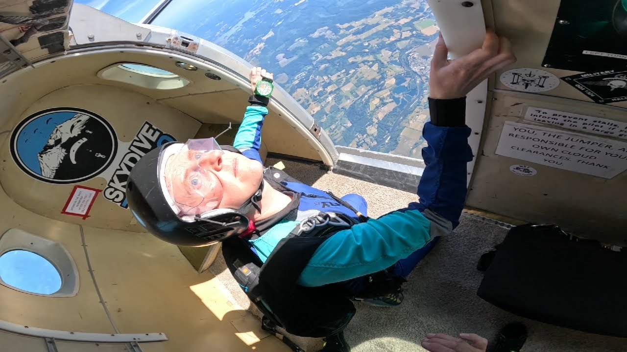 AFF solo skydive - poised exit - YouTube