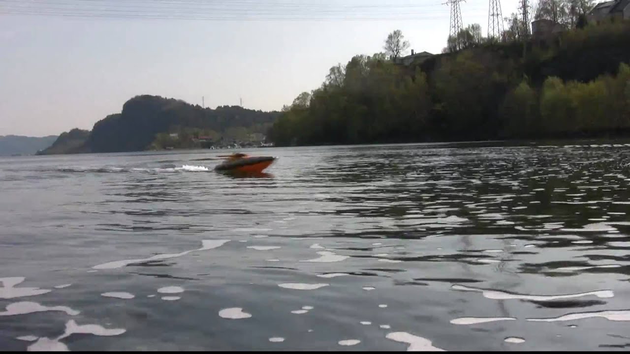 RC boat Flying Fish by David Vestnes - YouTube