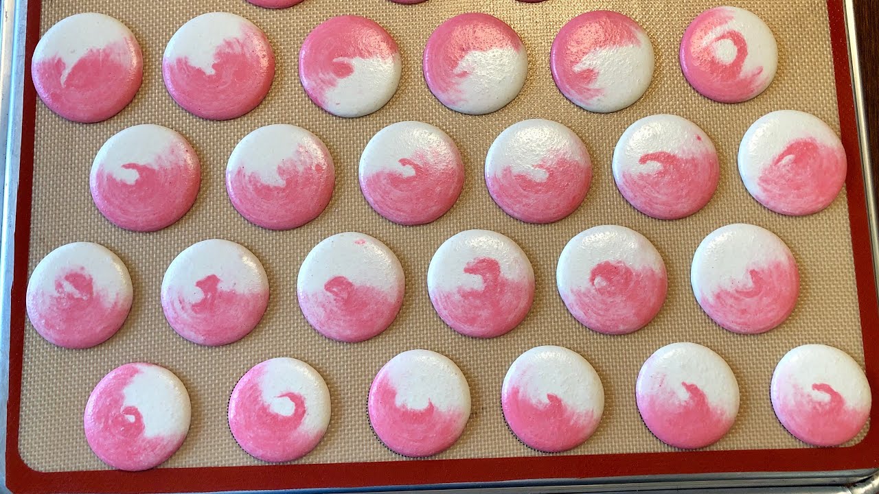 Two Tone Macaron | Swiss Meringue Method - YouTube