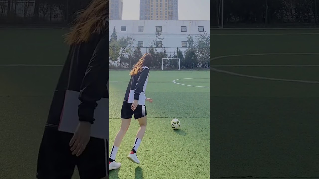 Female version of Cristiano Ronaldo - YouTube