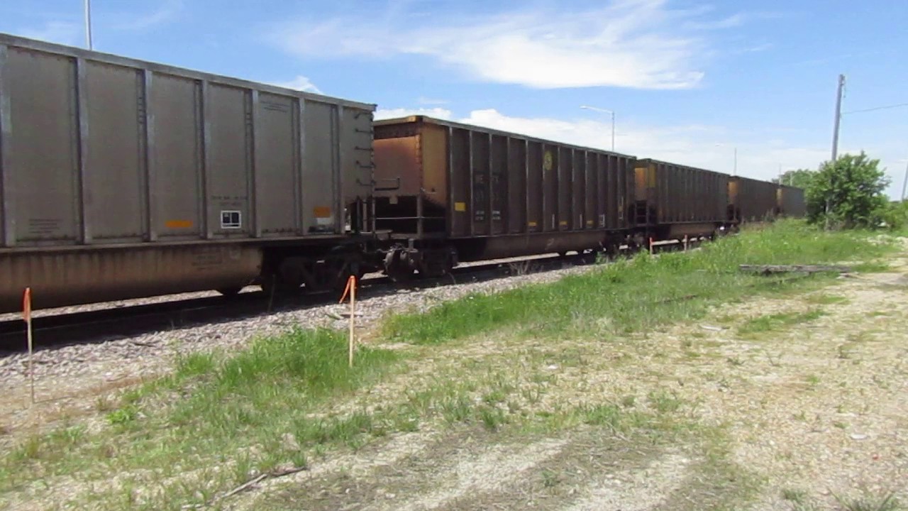 Southbound UP 8077 and UP 5882 on the Union Pacific - YouTube