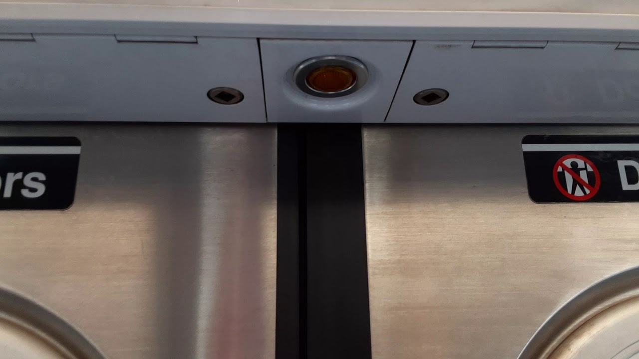 Kawasaki / Alstom - R160 #9233 door locking mechanism (How the doors ...