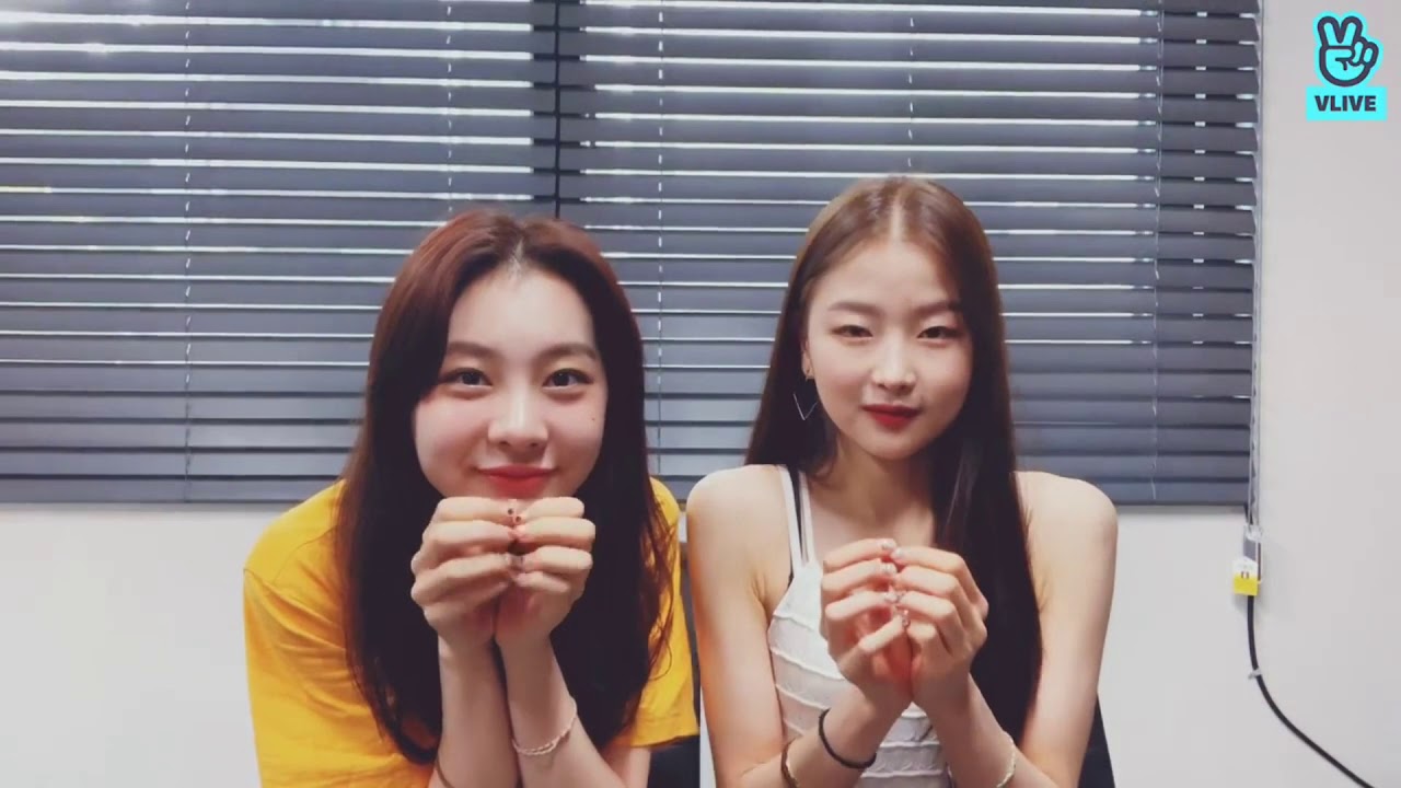 6 minutes of bvndit's yiyeon being cute and funny - YouTube