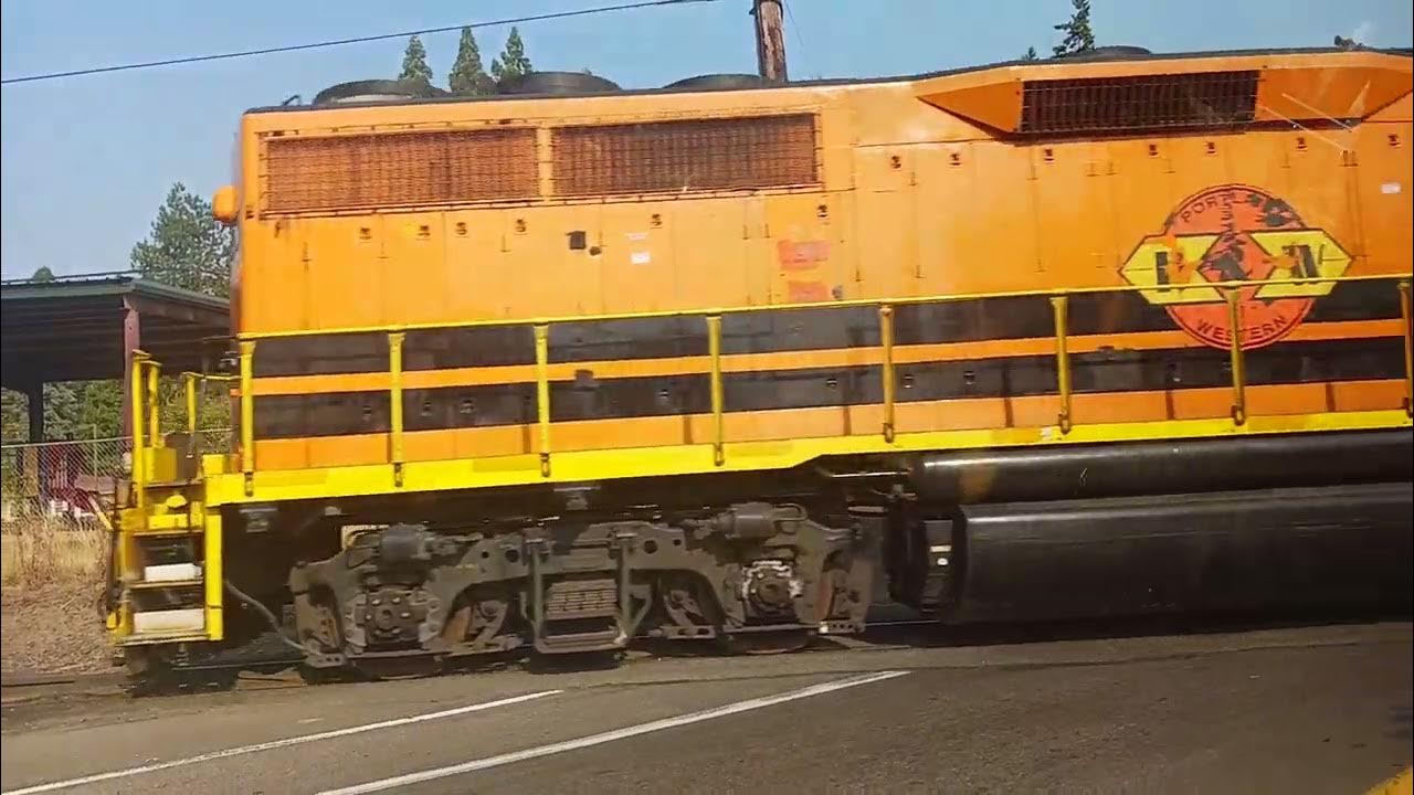 PNWR 3005 With 4 Cars Southbound at Cherry Avenue - YouTube