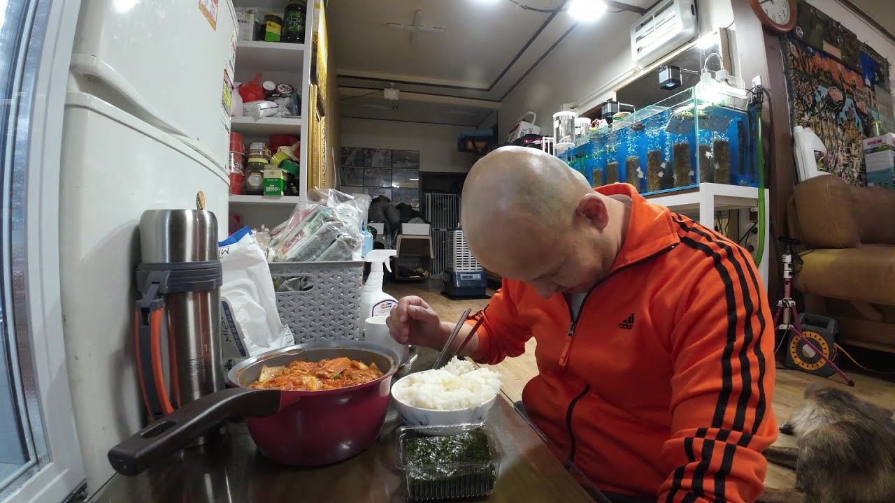 집밥! 스팸 참치 김치찌개! Homemade food! Spam tuna kimchi stew! - YouTube