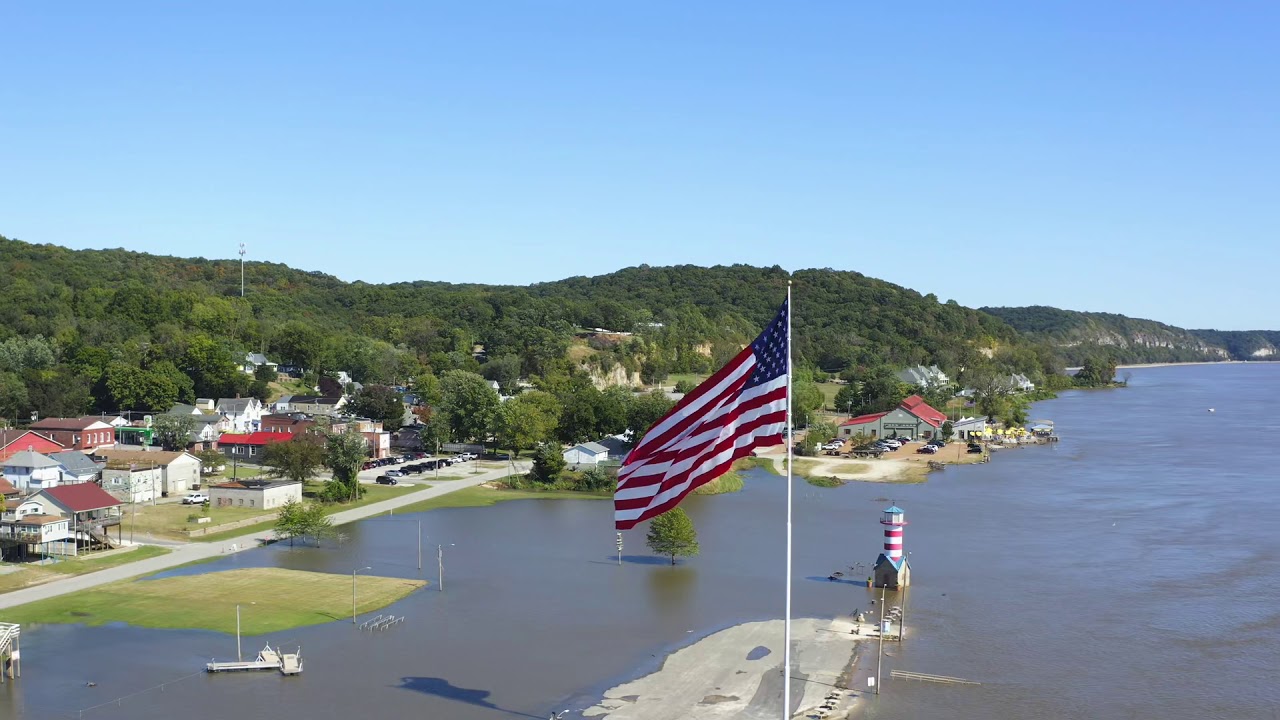 40 by 80 foot flag 🇺🇸 - YouTube
