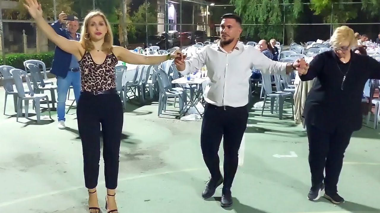 Λεβέντισσα γυναίκα .. Νασαν τα νιάτα δυο φορές τα γηρατειά καμία ...
