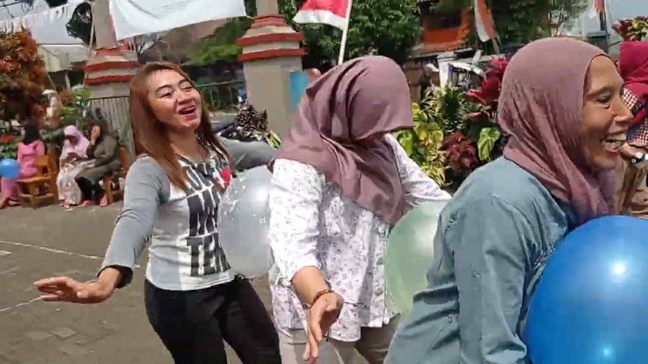 SERU LOMBA ESTAFET BALON - YouTube