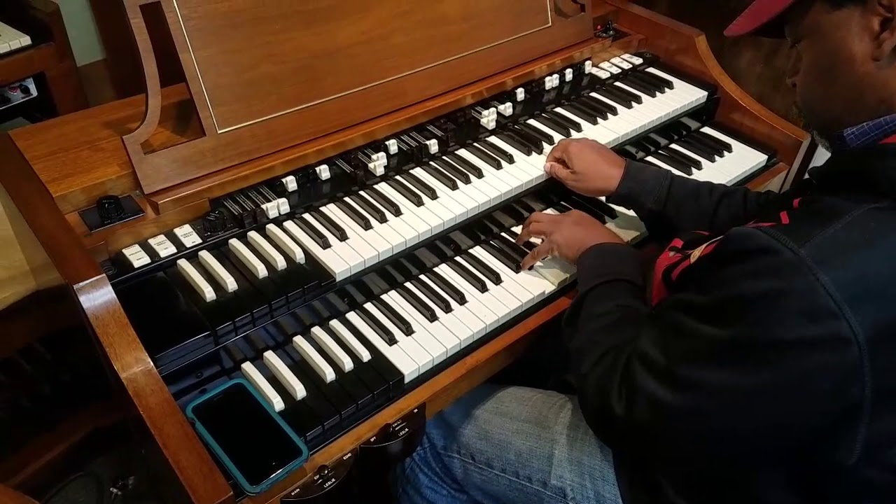 Used Hammond A100 with Leslie 147 - YouTube