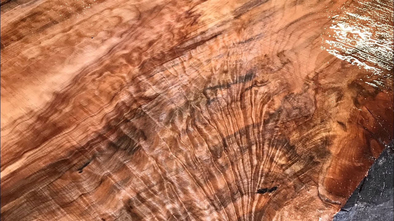 Sawing beautiful Quilted maple log on the wood mizer WM1000 - YouTube