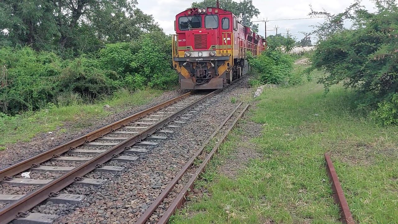 Transnet Class 44GE's With Anyhdrous Ammonia Tankers - YouTube