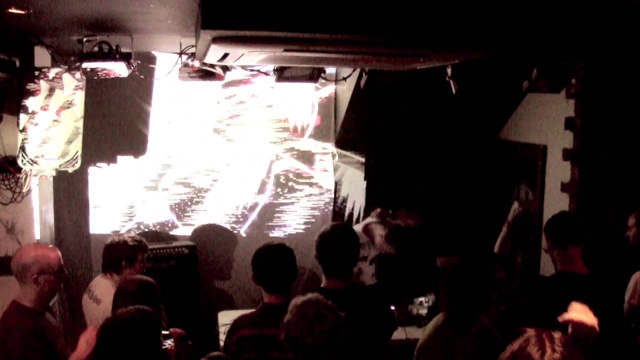 Comptroller - 8 bit Nights - Roxy 171, Glasgow, 04/10/2013 - YouTube