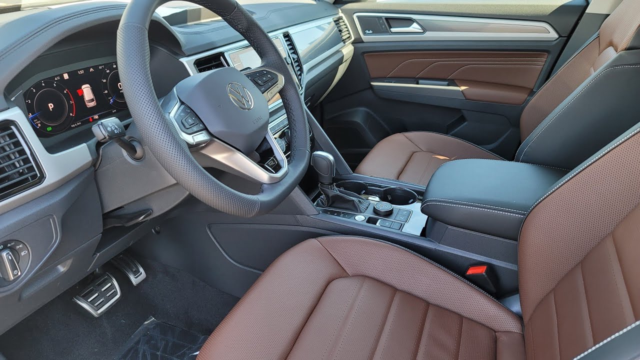 Volkswagen 2022 Passat Interior