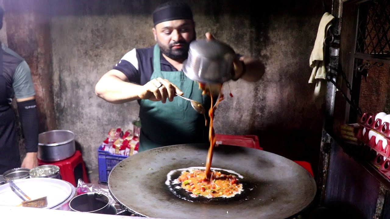 Razaq Bhai Selling Mirchi Wala Egg Roll | Rajkot Famous Omlet Shop ...