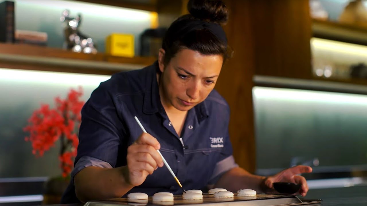 Chocolate macaron masterclass with Chef Carmen Rueda - YouTube