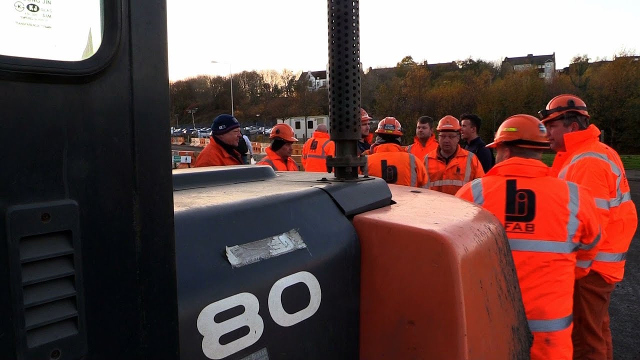 BiFab blockade by workers keeps renewables yard open - YouTube