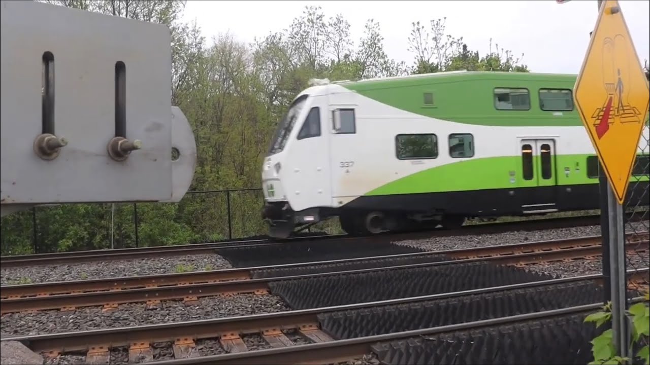Go Transit CEM Cab Leader 337, Mid Cab Unit 222 & MP40 603 In Back at ...