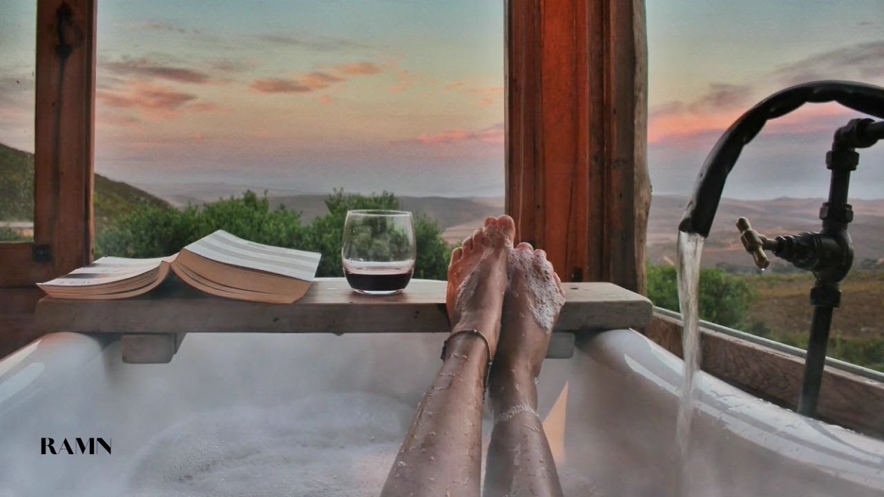 Relaxing Running Water In Bath Tub / Water White Noise Bathtub Filling ...