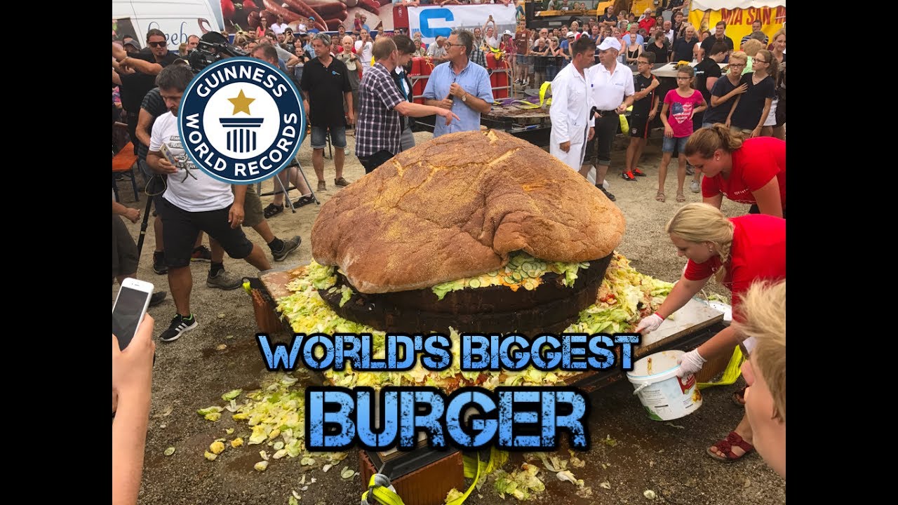 [4K] How to build the world's biggest burger in 150 seconds! - YouTube