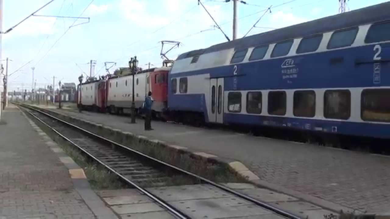 Tren Regio cu tripla tractiune (2 electrice + locomotiva impingatoare ...