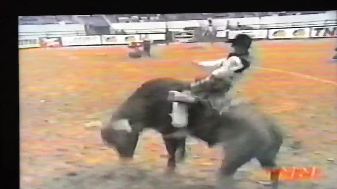 BJ Kramps 88.5 point Bull ride - YouTube