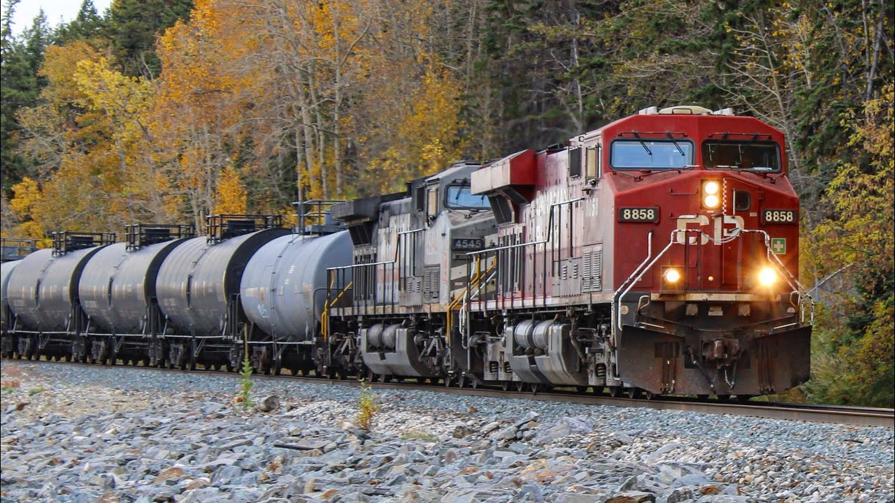CP Mix freight train with KCSM Grey ghost near Sunalta on the Laggan ...