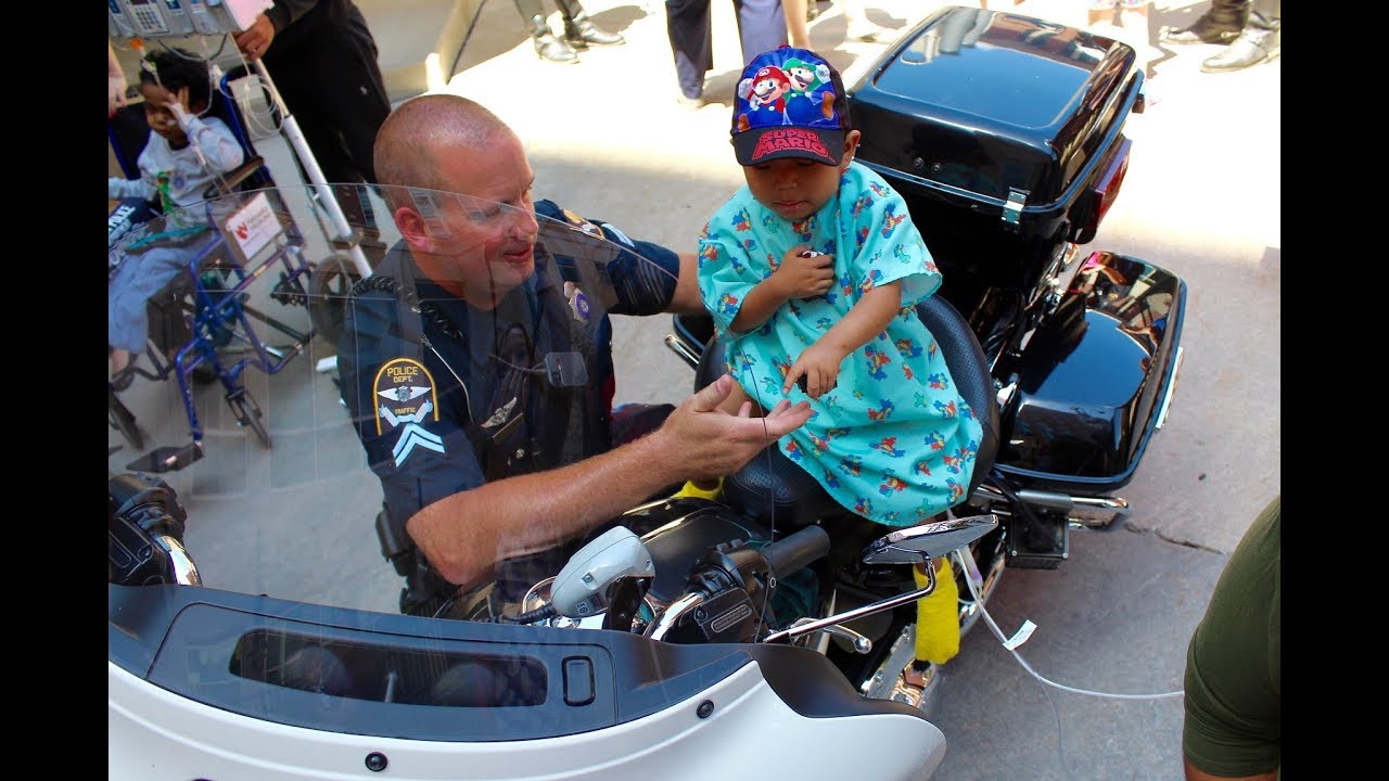 Omaha Police Visit Pediatric Patients - Nebraska Medicine - YouTube