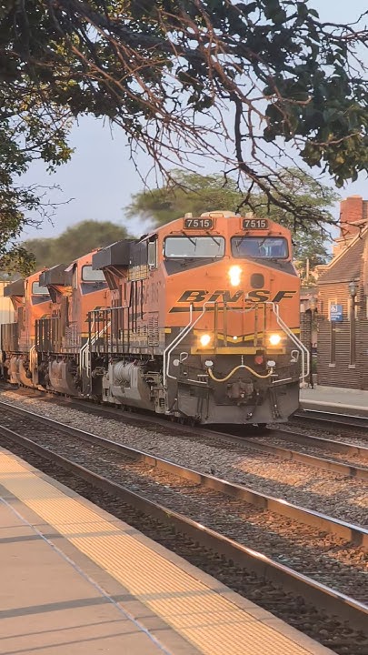 #BNSF Triple Header stack #train - YouTube