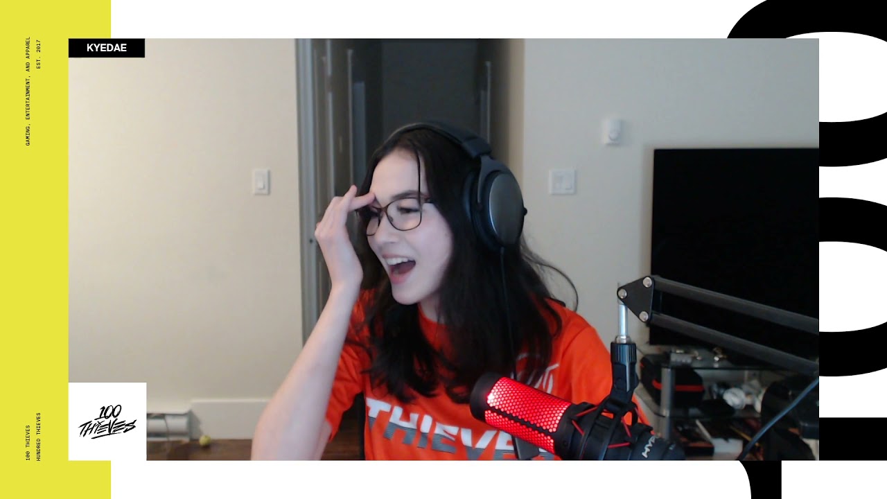 Kyedae revealing new hoodie of TenZ ! - YouTube