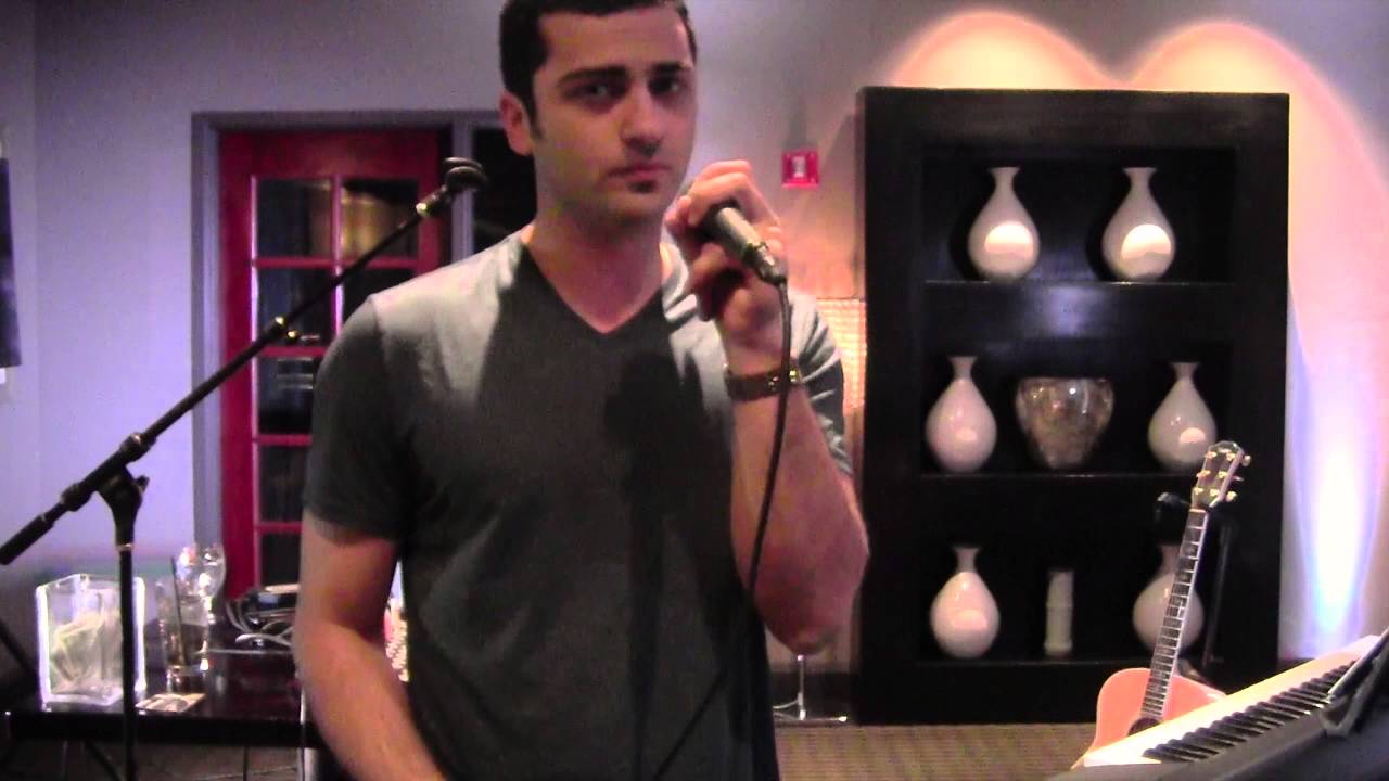 Goga sings Opera Che Gelida Manina - YouTube