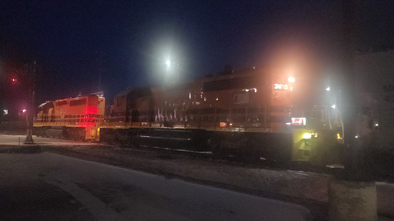 CFE 3486 & CFE 3415 Northbound Saginaw Genesee Yard - YouTube