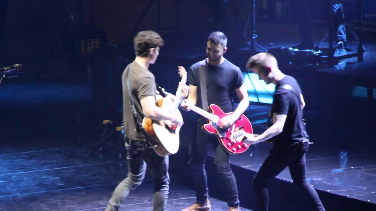 Stitches - Shawn Mendes - 12.05.17 - YouTube