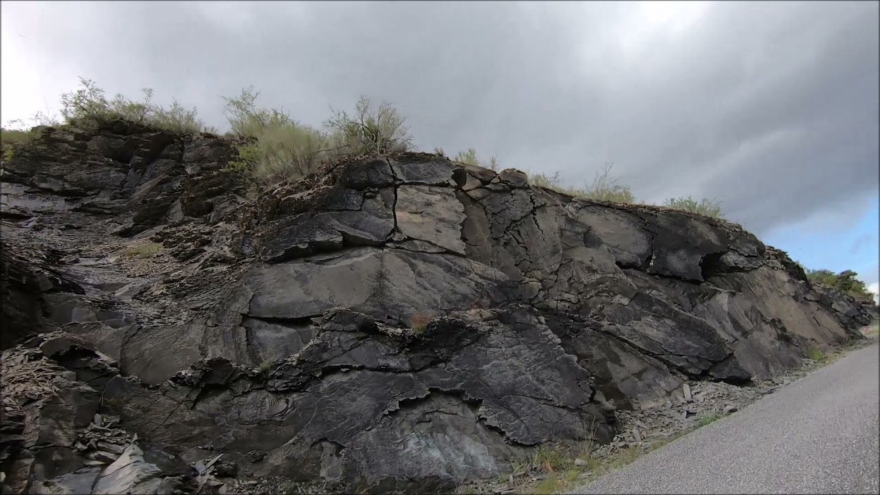 "Col des Garcinets" - in Fels gehauen - YouTube