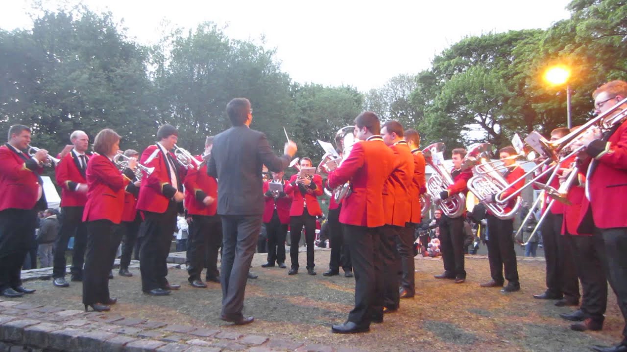 Hade Edge Band playing Knight Templar, Whit Friday 2015 - YouTube