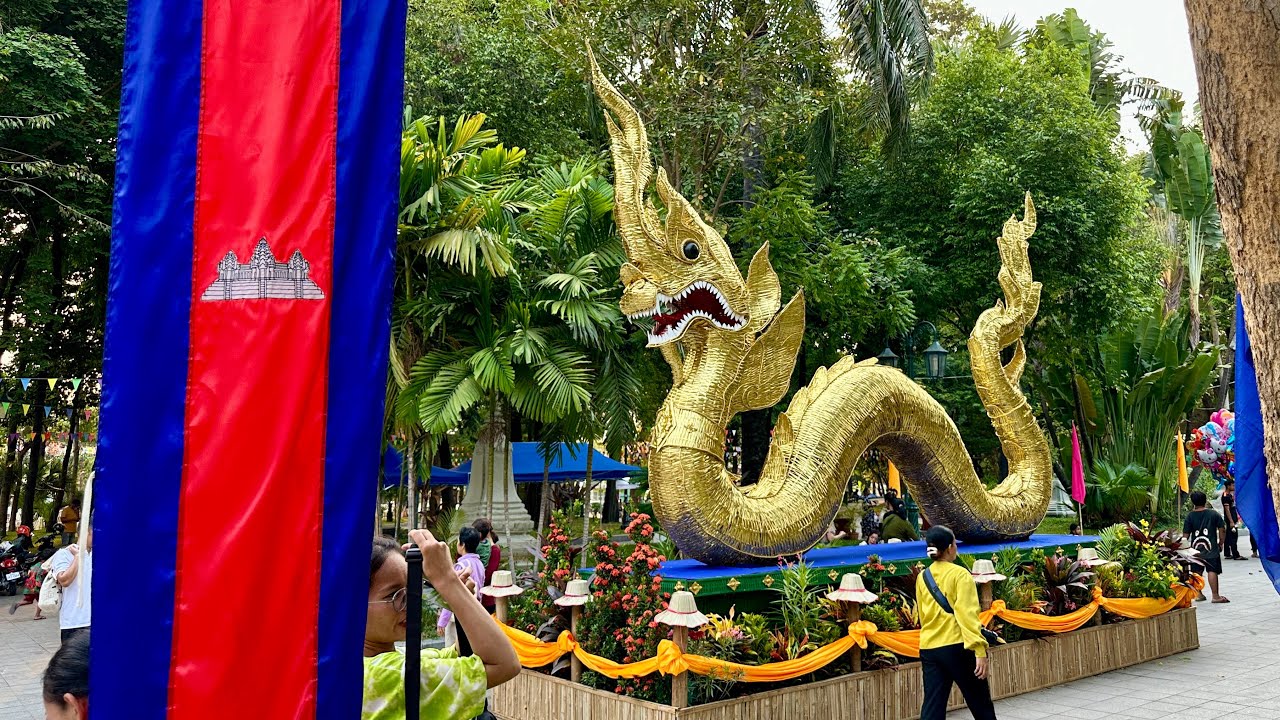 Wat Phnom Decor for Songkran in Phnom Penh City, Cambodia | Happy Khmer New Year 2024, Gold ...