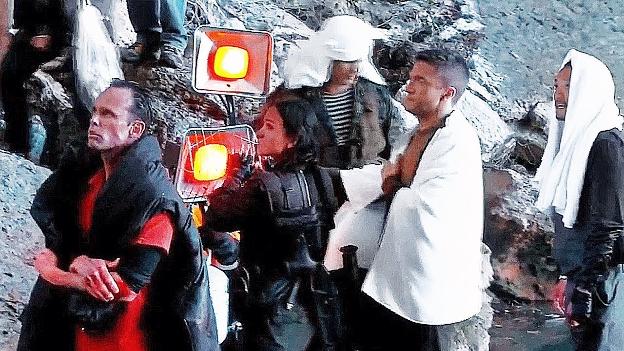 PREDATORS Featurette - "Evolution Of The Species" (2010) - YouTube