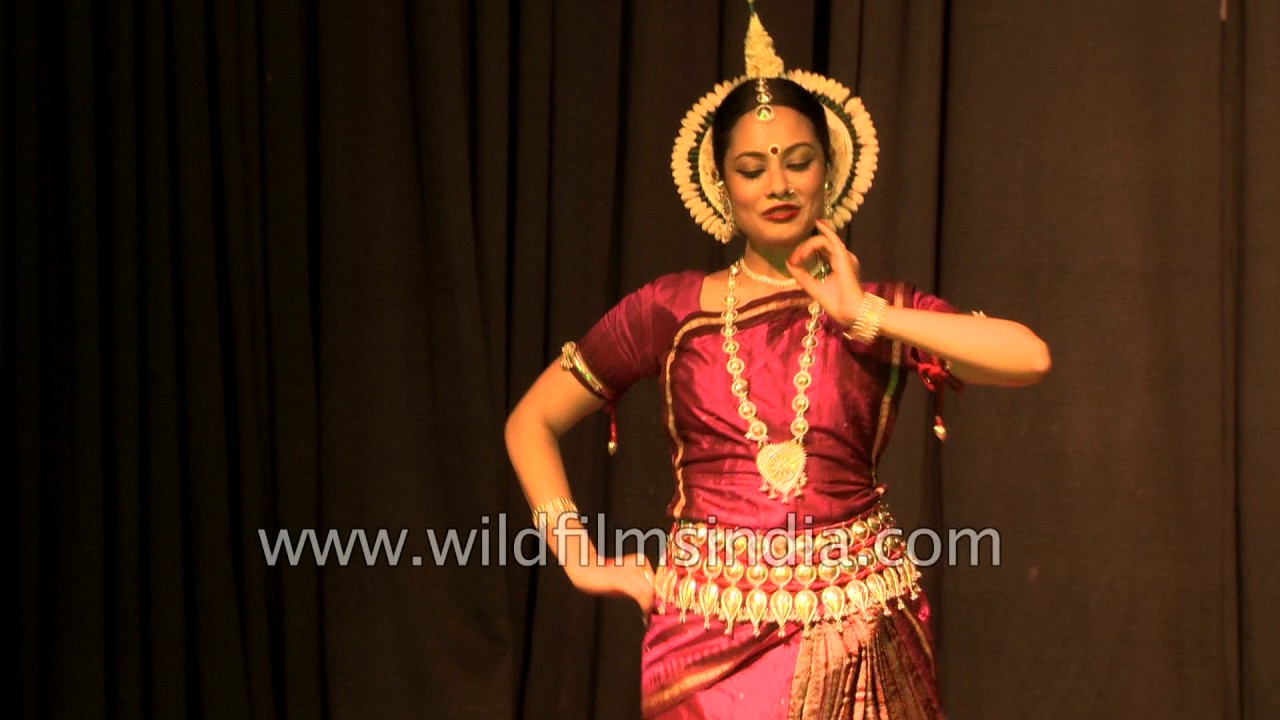 Natalie Rout performs Odissi dance - YouTube