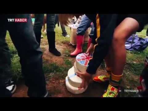 İngiltere'de geleneksel peynir yuvarlama yarışması