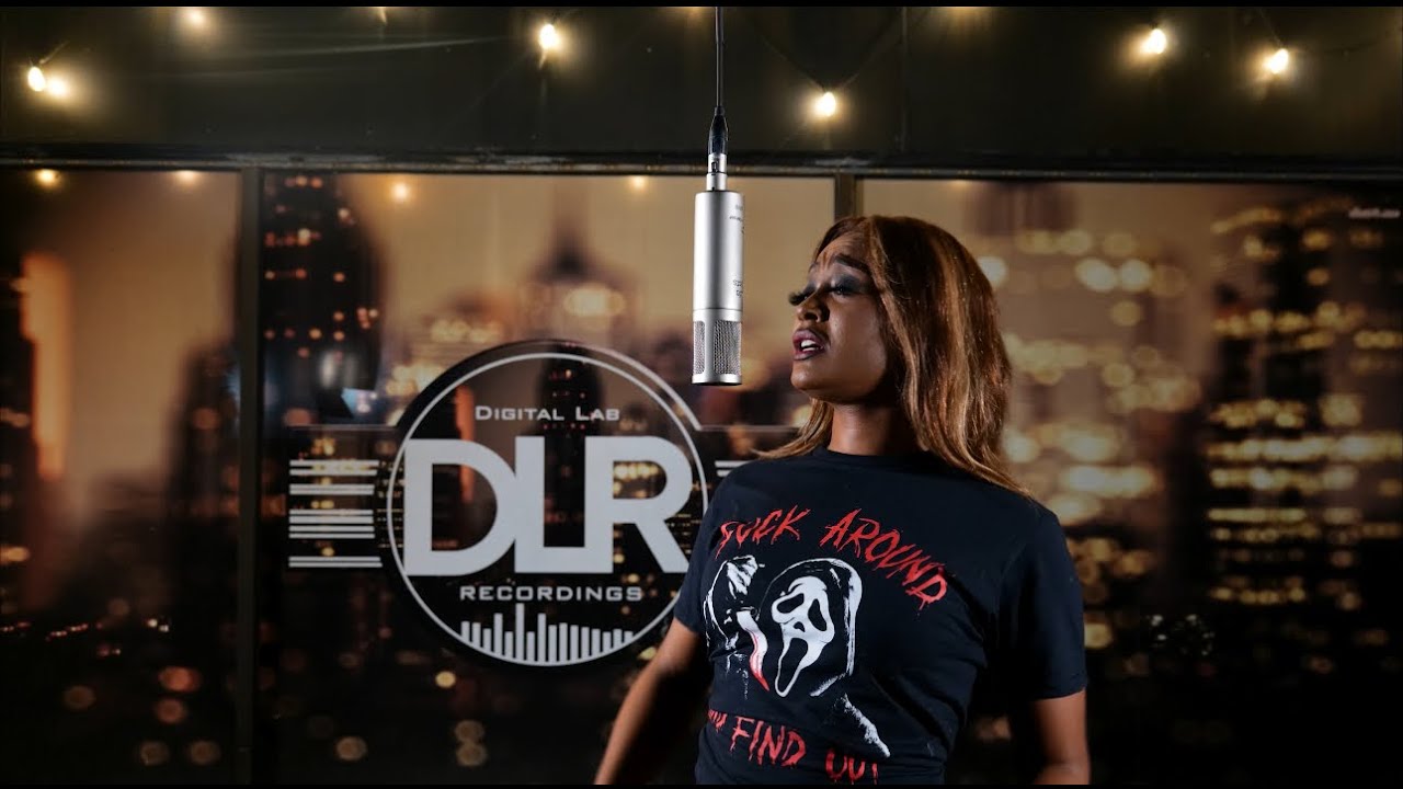 Duffie Tha Bunny - Big Bad Bunny (Lab Work Mic Performance) - YouTube