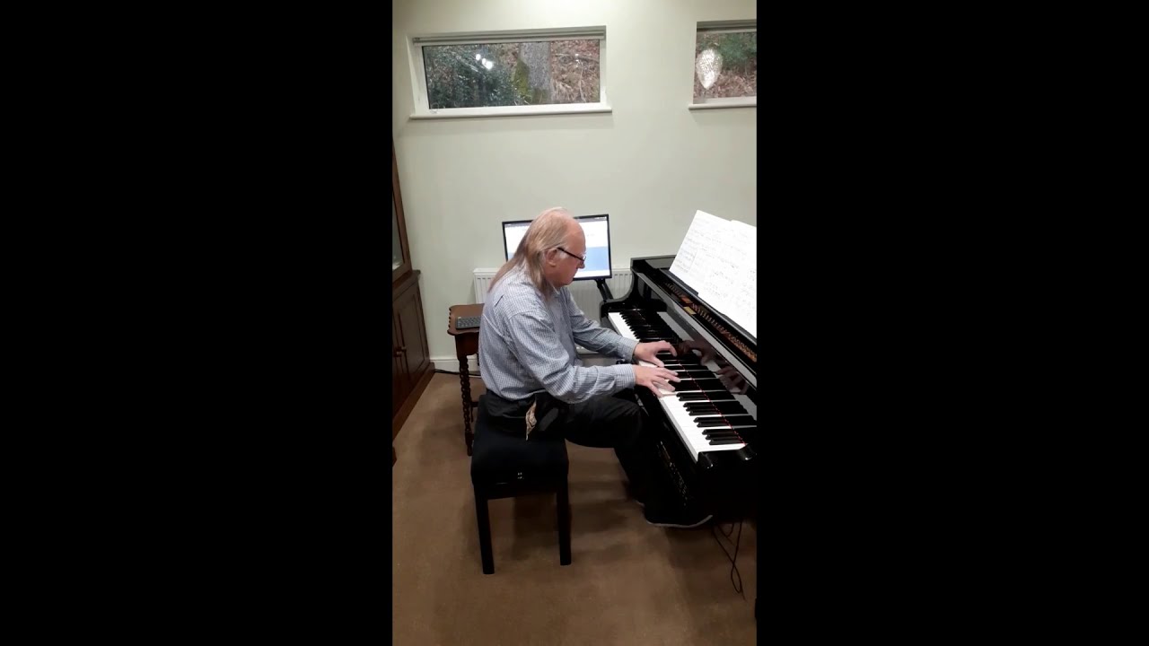 Beethoven Grand Sonata Slow Movement - played by Ian Fantom - YouTube